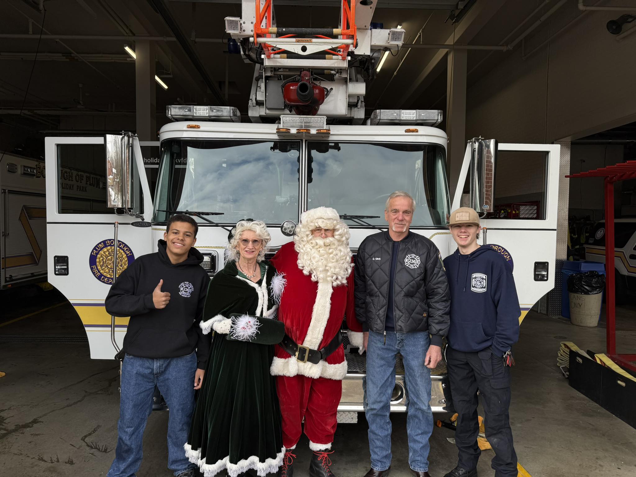 Santa Hitches a Ride on Ladder Truck for Say at Stanford's Home Center ...